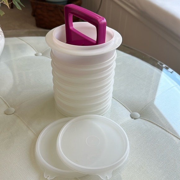 Tupperware | Kitchen | 1 Pc Tupperware Hamburger Press Set 7 Keepers ...